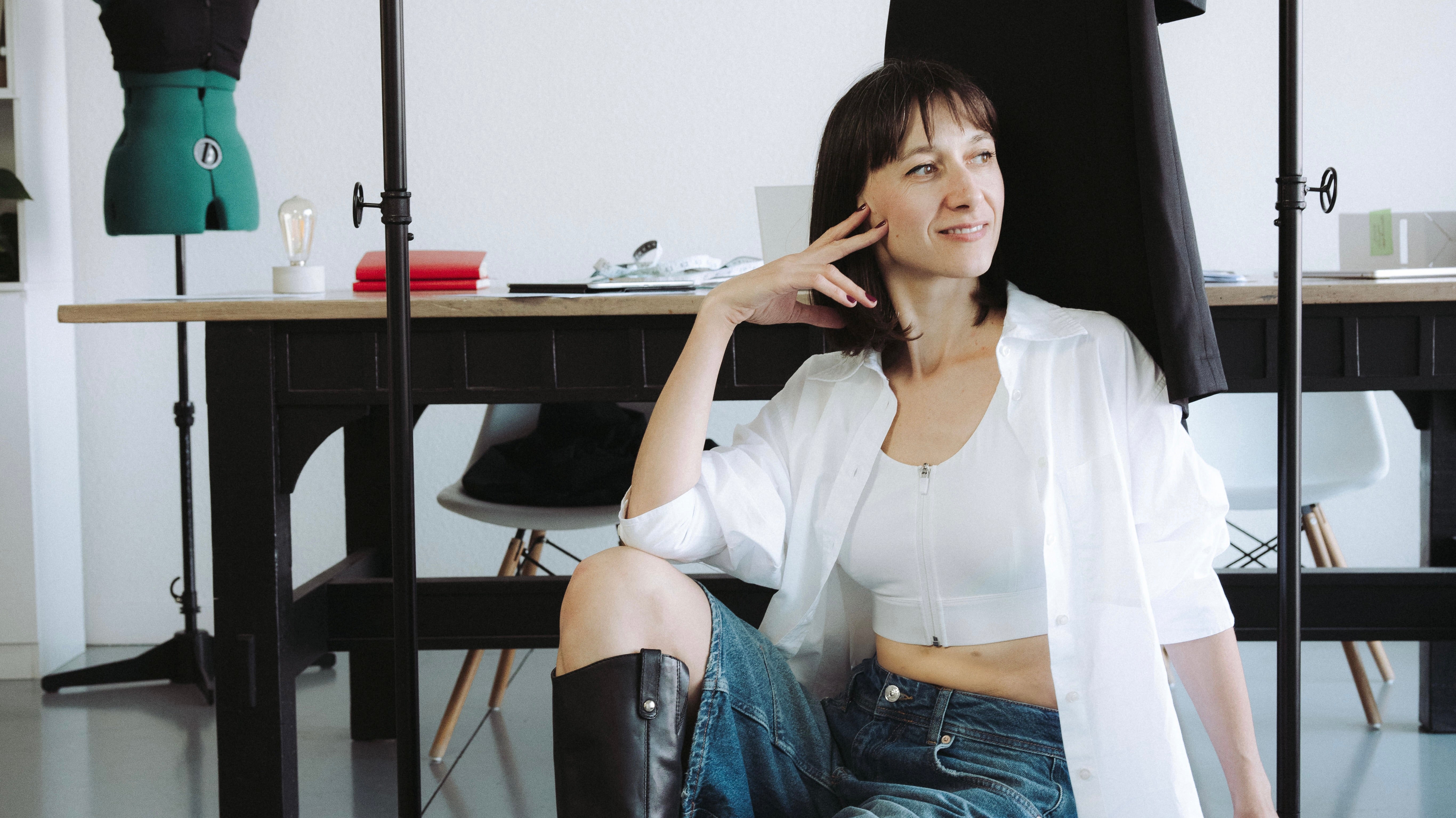 Posture and Skin Health: How Alignment Impacts Your Appearance | Etalon